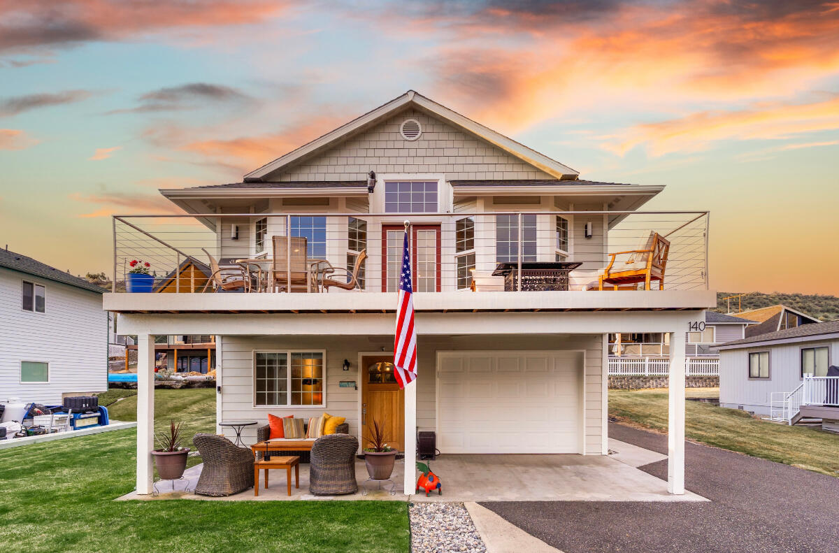 Lake House Getaway – Pool, Dock & Mountain Views for All Seasons